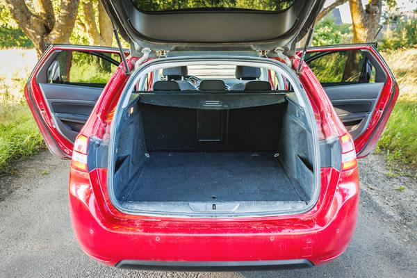 Sarkans Peugeot 308 2017 Rakvere, ar dzinēja tilpumu 1.20 L un nobraukumu 305 tūkst. km par 6200 €, foto 8 vietnē AUTOMOTO.COM.LV