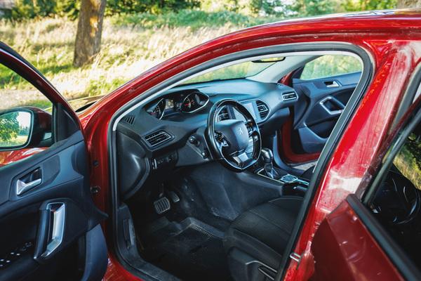 Sarkans Peugeot 308 2017 Rakvere, ar dzinēja tilpumu 1.20 L un nobraukumu 305 tūkst. km par 6200 €, foto 9 vietnē AUTOMOTO.COM.LV