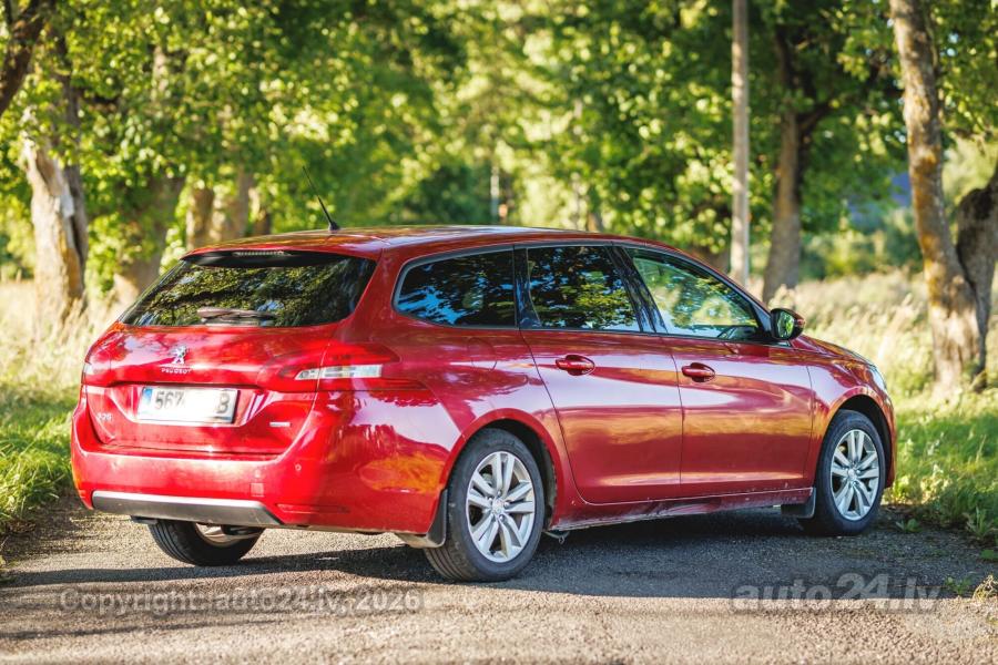 Red Peugeot 308 2017 in Tallinn, with an engine capacity of 1.20 L and mileage of 306 thousand km for 5800 €, photo 4 on AUTOMOTO.COM.LV