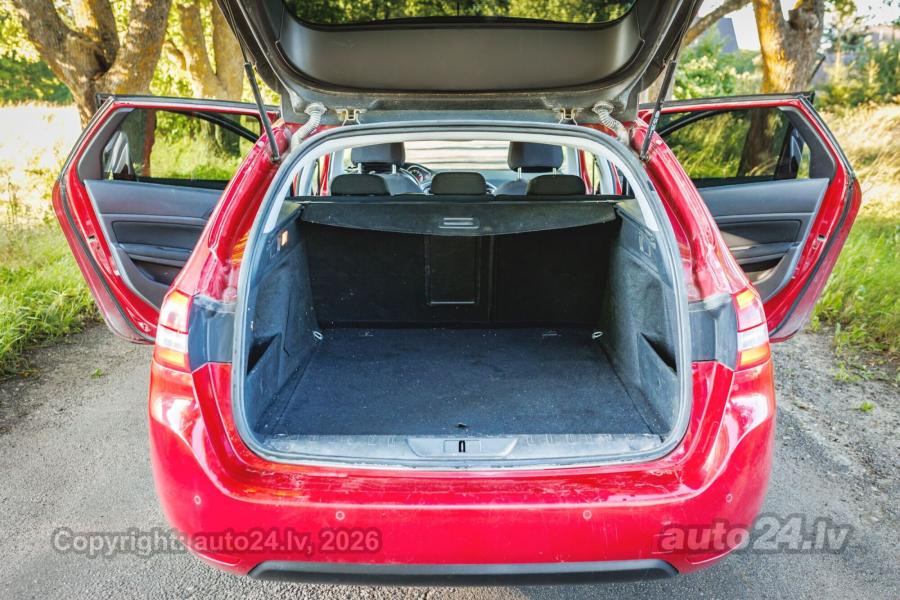 Red Peugeot 308 2017 in Tallinn, with an engine capacity of 1.20 L and mileage of 306 thousand km for 5800 €, photo 10 on AUTOMOTO.COM.LV