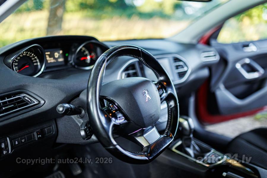 Red Peugeot 308 2017 in Tallinn, with an engine capacity of 1.20 L and mileage of 306 thousand km for 5800 €, photo 13 on AUTOMOTO.COM.LV