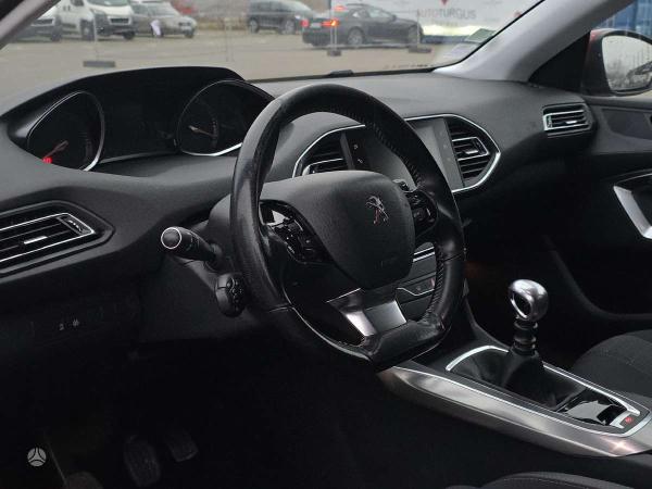 Красный Пежо 308 2018 в Таураге, объемом двигателя 1.20 л и пробегом 136 тыс. км за 6100 €, фото 11 на AUTOMOTO.COM.LV
