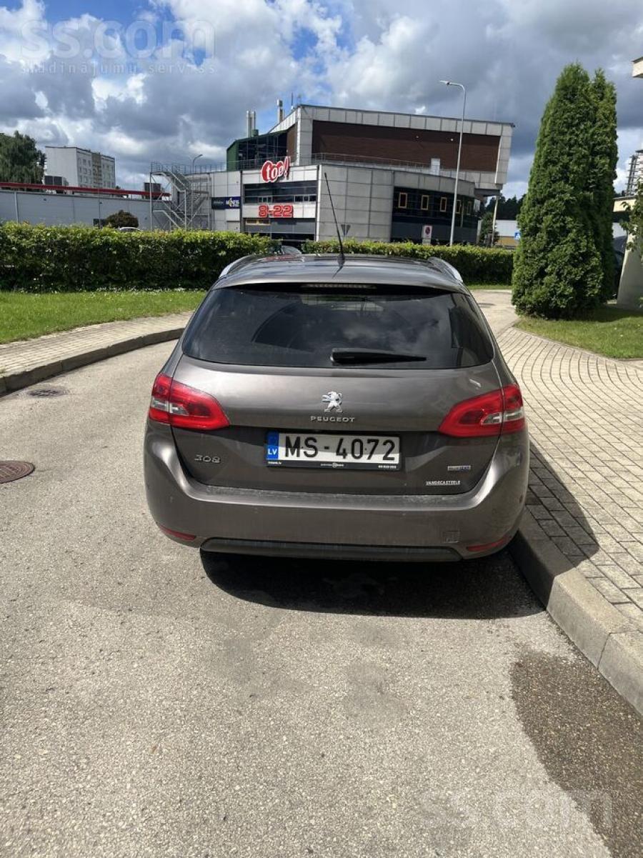 Peugeot 308 2014 in Riga, with an engine capacity of 2.00 L and mileage of 309 thousand km for 7000 €, photo 4 on AUTOMOTO.COM.LV