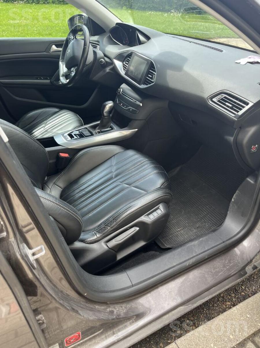 Peugeot 308 2014 in Riga, with an engine capacity of 2.00 L and mileage of 309 thousand km for 7000 €, photo 13 on AUTOMOTO.COM.LV