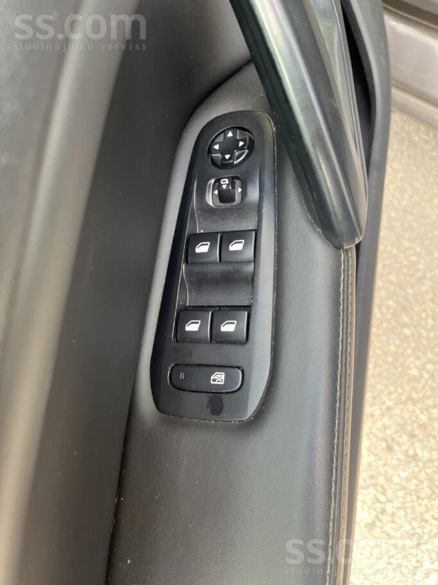 Peugeot 308 2014 in Riga, with an engine capacity of 2.00 L and mileage of 309 thousand km for 7000 €, photo 15 on AUTOMOTO.COM.LV