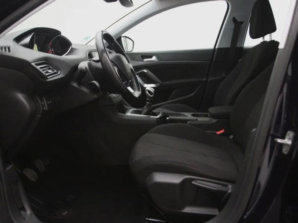 Peugeot 308 2015 in Vilnius, with an engine capacity of 1.60 L and mileage of 216 thousand km for 5399 €, photo 4 on AUTOMOTO.COM.LV