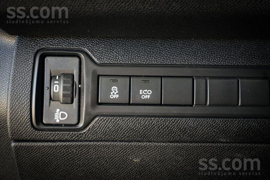 Peugeot 308 2015 in Riga, with an engine capacity of 1.60 L and mileage of 311 thousand km for 3890 €, photo 12 on AUTOMOTO.COM.LV