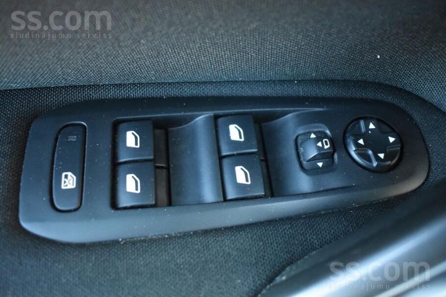 Peugeot 308 2015 in Talsi, with an engine capacity of 2.00 L and mileage of 262 thousand km for 5500 €, photo 11 on AUTOMOTO.COM.LV
