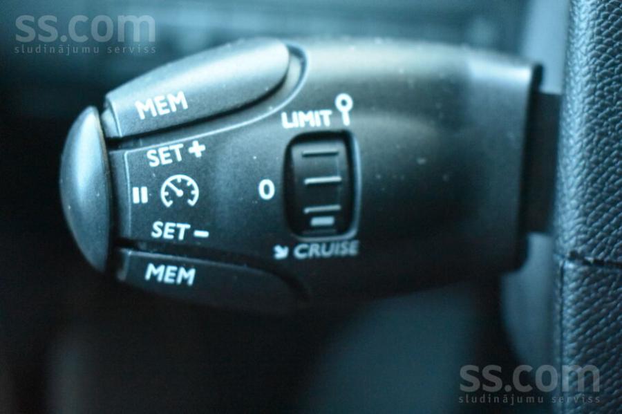 Peugeot 308 2015 in Talsi, with an engine capacity of 2.00 L and mileage of 262 thousand km for 5500 €, photo 13 on AUTOMOTO.COM.LV