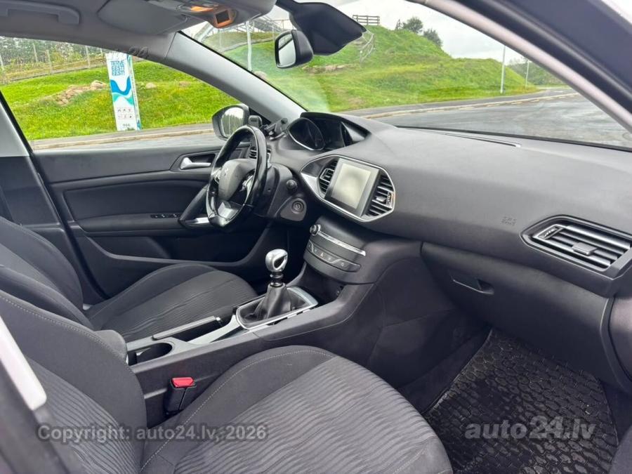Peugeot 308 2015 in Narva, with an engine capacity of 1.60 L and mileage of 250 thousand km for 3300 €, photo 3 on AUTOMOTO.COM.LV