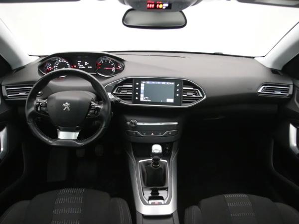 Peugeot 308 2016 in Vilnius, with an engine capacity of 1.20 L and mileage of 224 thousand km for 5799 €, photo 2 on AUTOMOTO.COM.LV