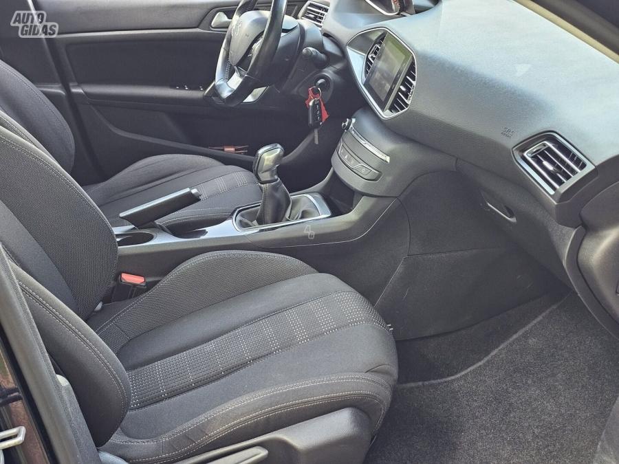 Peugeot 308 2017 in Ariogala, with an engine capacity of 1.20 L and mileage of 218 thousand km for 4500 €, photo 10 on AUTOMOTO.COM.LV