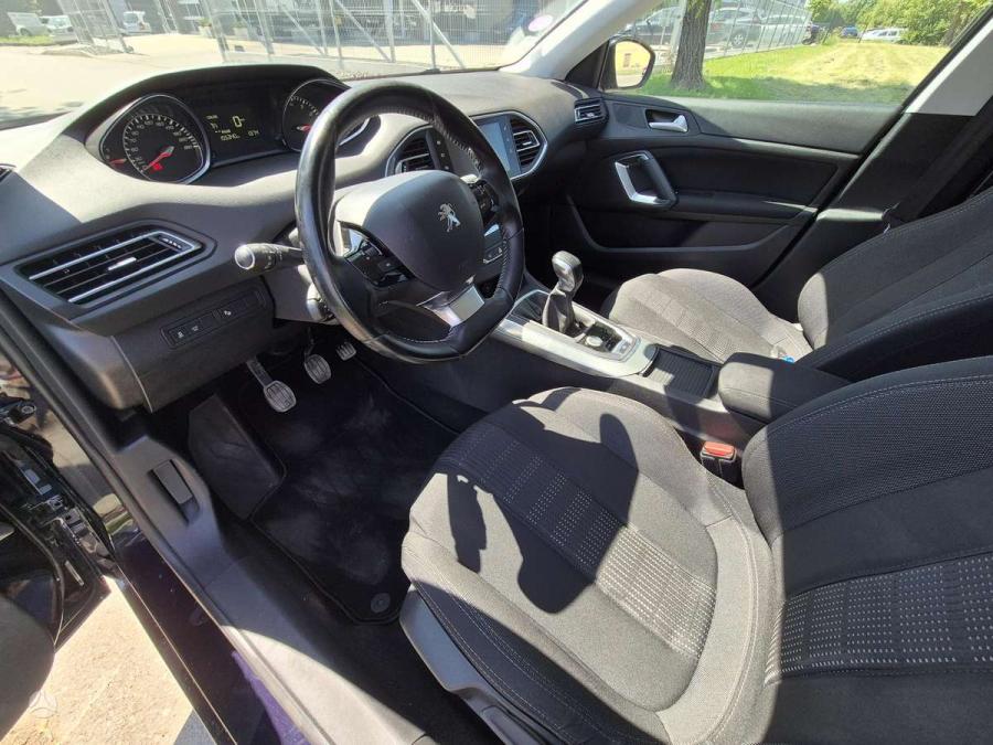 Violets Peugeot 308 2017 Kauņa, ar dzinēja tilpumu 1.20 L un nobraukumu 154 tūkst. km par 4800 €, foto 17 vietnē AUTOMOTO.COM.LV
