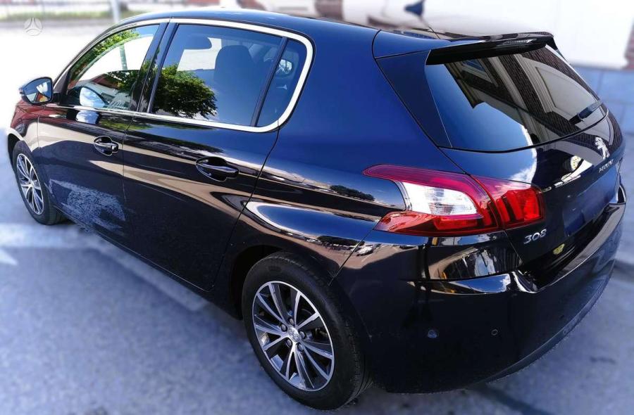 Violet Peugeot 308 2017 in Kaunas, with an engine capacity of 1.20 L and mileage of 150 thousand km for 4700 €, photo 7 on AUTOMOTO.COM.LV