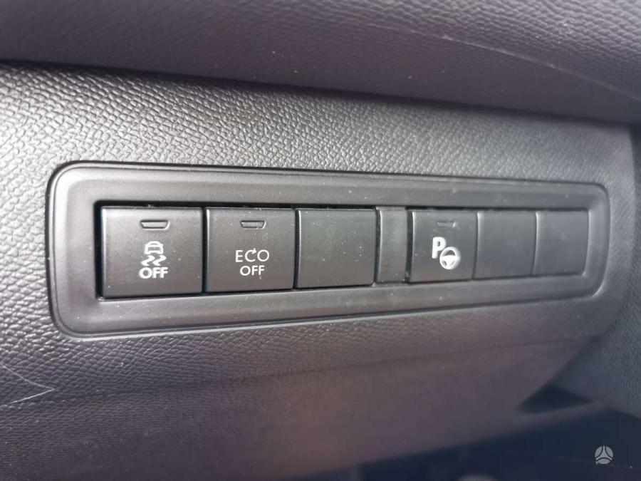 Violet Peugeot 308 2017 in Kaunas, with an engine capacity of 1.20 L and mileage of 150 thousand km for 4700 €, photo 19 on AUTOMOTO.COM.LV