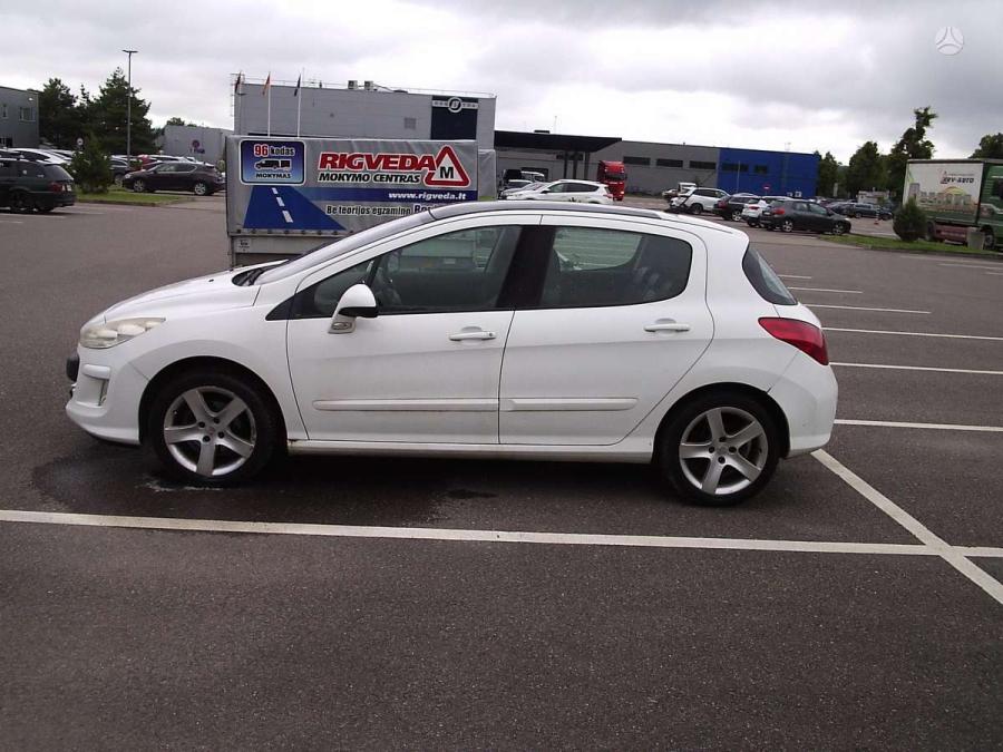 White Peugeot 308 2008 in Kaunas, with an engine capacity of 1.56 L and mileage of 239 thousand km for 1490 €, photo 4 on AUTOMOTO.COM.LV