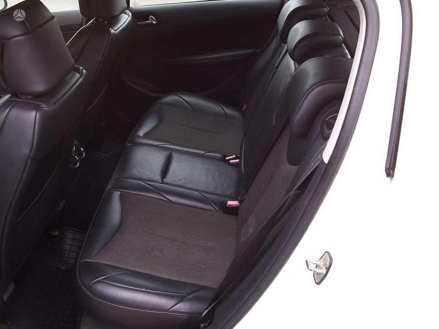 White Peugeot 308 2008 in Kaunas, with an engine capacity of 1.56 L and mileage of 239 thousand km for 1490 €, photo 11 on AUTOMOTO.COM.LV