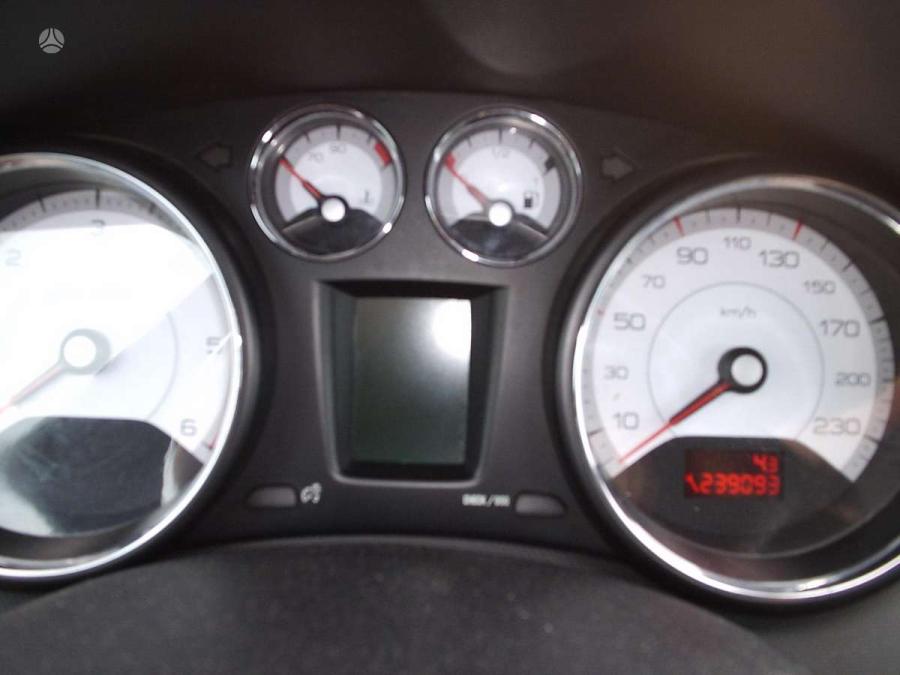 White Peugeot 308 2008 in Kaunas, with an engine capacity of 1.56 L and mileage of 239 thousand km for 1490 €, photo 12 on AUTOMOTO.COM.LV