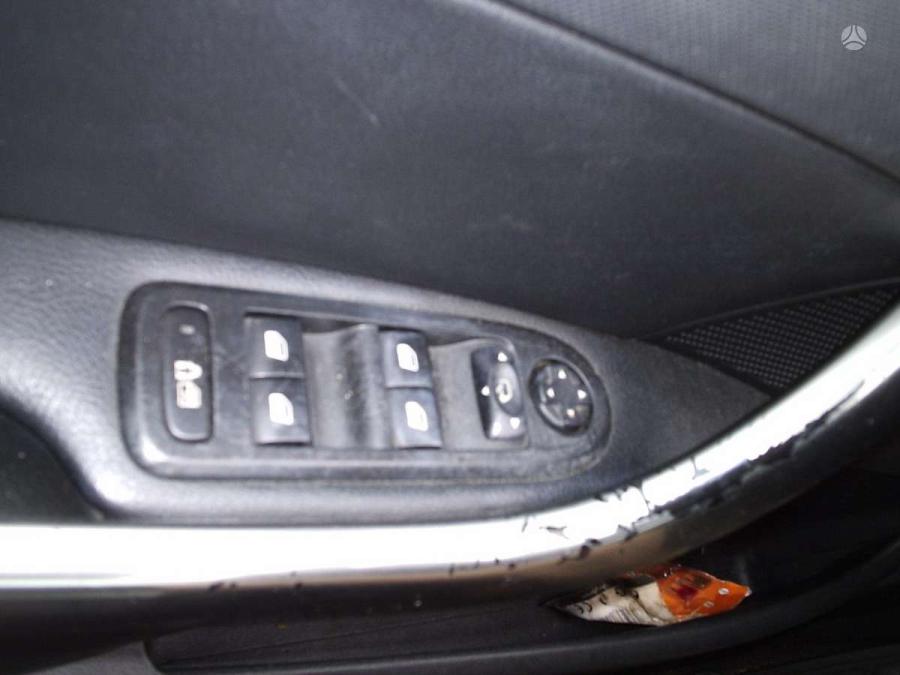 White Peugeot 308 2008 in Kaunas, with an engine capacity of 1.56 L and mileage of 239 thousand km for 1490 €, photo 14 on AUTOMOTO.COM.LV