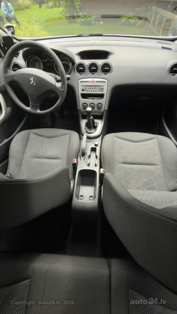 Peugeot 308 2008 in Tallinn on AUTOMOTO.COM.LV White Peugeot 308 2008 in Tallinn, with an engine capacity of 1.60 L and mileage of 207 thousand km for 2800 €, photo 7 on AUTOMOTO.COM.LV