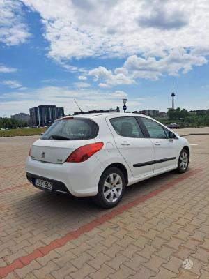 White Peugeot 308 2010 in Vilnius, with an engine capacity of 1.56 L and mileage of 257 thousand km for 1950 €, photo 4 on AUTOMOTO.COM.LV