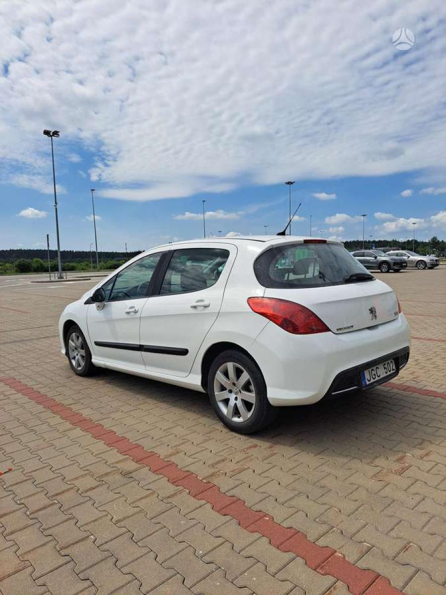 White Peugeot 308 2010 in Vilnius, with an engine capacity of 1.56 L and mileage of 257 thousand km for 1950 €, photo 5 on AUTOMOTO.COM.LV