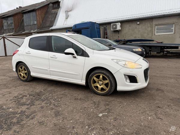 White Peugeot 308 2011 in Kaunas, with an engine capacity of 1.56 L and mileage of 237 thousand km for 2200 €, photo 3 on AUTOMOTO.COM.LV