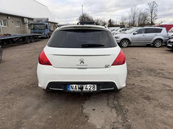 White Peugeot 308 2011 in Kaunas, with an engine capacity of 1.56 L and mileage of 237 thousand km for 2200 €, photo 5 on AUTOMOTO.COM.LV