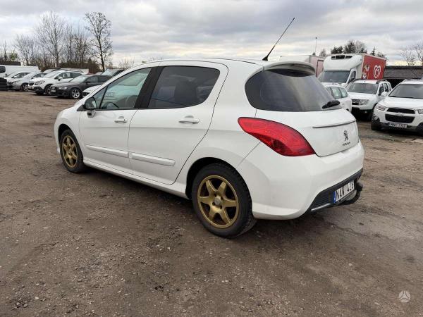 White Peugeot 308 2011 in Kaunas, with an engine capacity of 1.56 L and mileage of 237 thousand km for 2200 €, photo 6 on AUTOMOTO.COM.LV