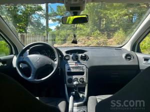 White Peugeot 308 2011 in Talsi, with an engine capacity of 1.60 L and mileage of 338 thousand km for 2200 €, photo 4 on AUTOMOTO.COM.LV