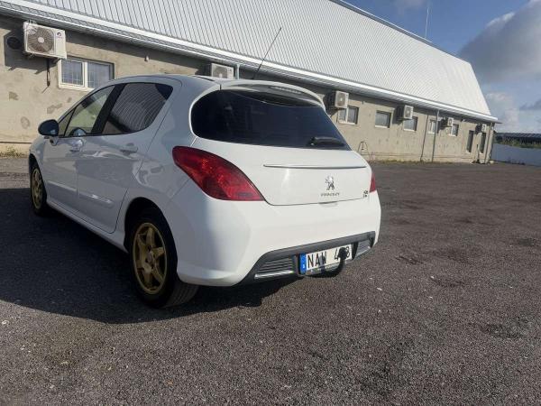White Peugeot 308 2011 in Kaunas, with an engine capacity of 1.56 L and mileage of 237 thousand km for 2100 €, photo 5 on AUTOMOTO.COM.LV