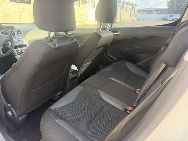 White Peugeot 308 2011 in Kaunas, with an engine capacity of 1.56 L and mileage of 237 thousand km for 2100 €, photo 8 on AUTOMOTO.COM.LV
