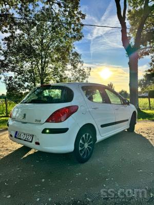White Peugeot 308 2011 in Valmiera, with an engine capacity of 1.60 L and mileage of 333 thousand km for 2000 €, photo 4 on AUTOMOTO.COM.LV