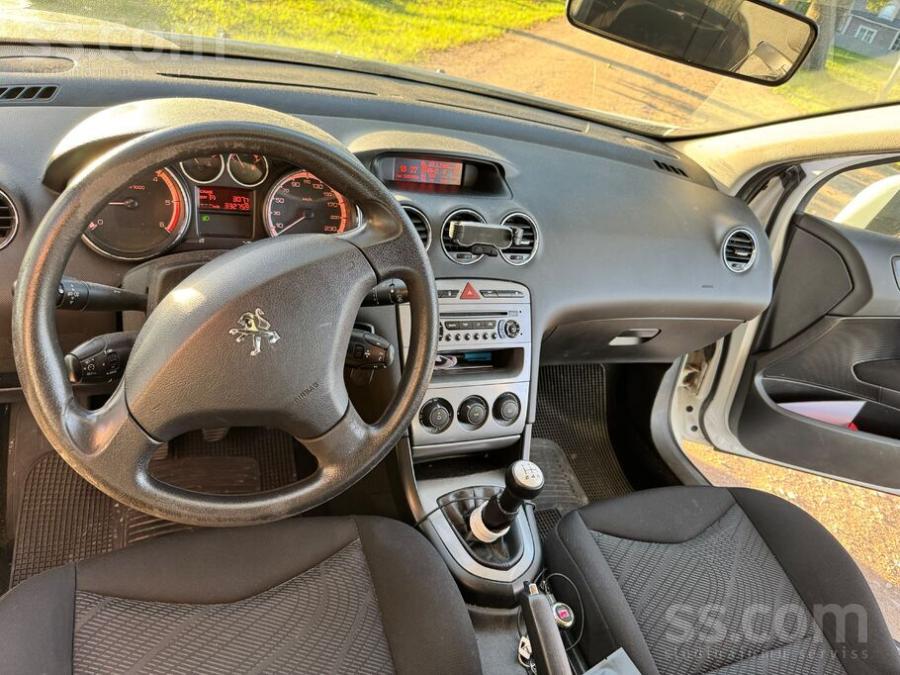 White Peugeot 308 2011 in Valmiera, with an engine capacity of 1.60 L and mileage of 333 thousand km for 2000 €, photo 6 on AUTOMOTO.COM.LV