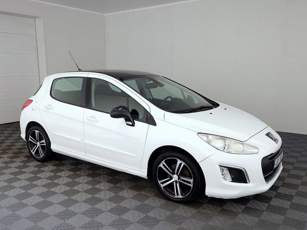 White Peugeot 308 2012 in Tallinn, with an engine capacity of 1.60 L and mileage of 279 thousand km for 1799 €, photo 1 on AUTOMOTO.COM.LV