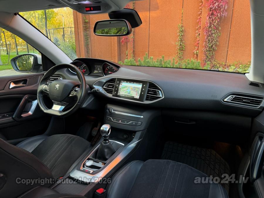 Balts Peugeot 308 2013 Tallina, ar dzinēja tilpumu 1.60 L un nobraukumu 162 tūkst. km par 5700 €, foto 14 vietnē AUTOMOTO.COM.LV