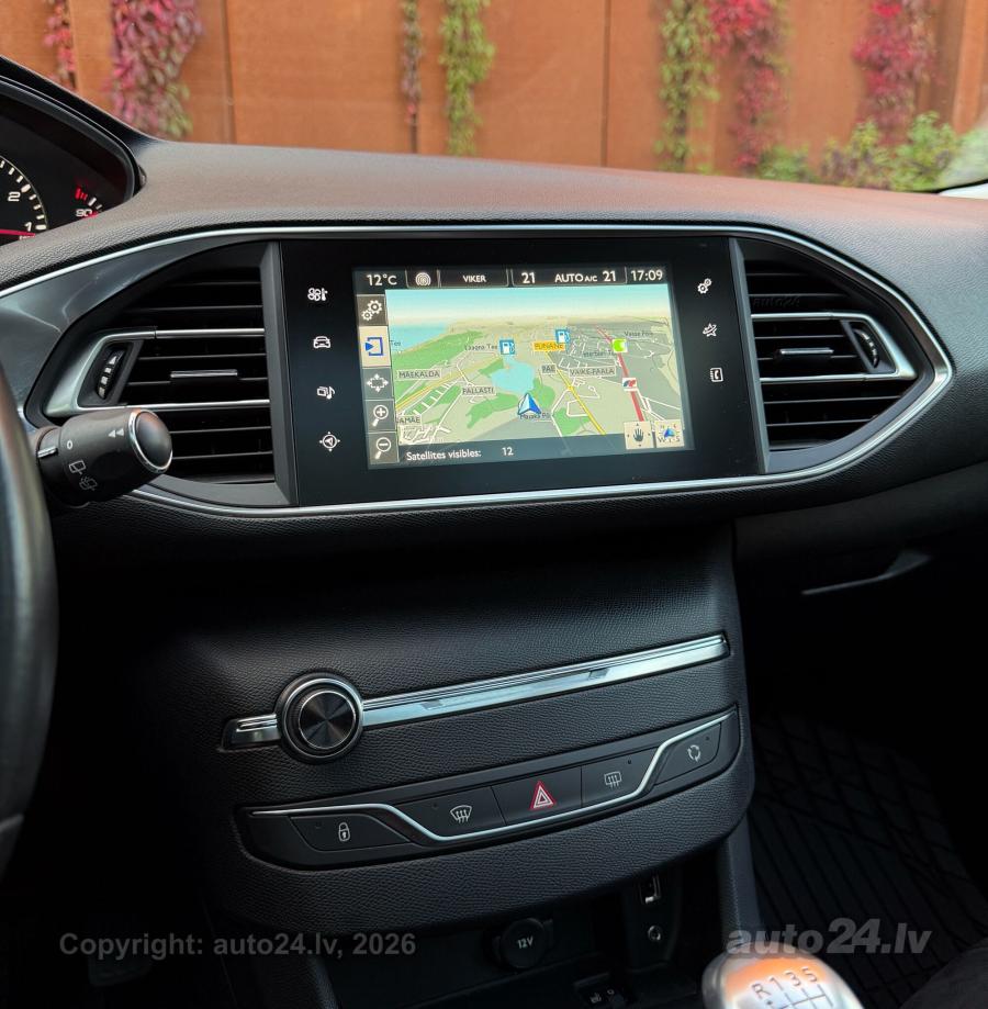 Balts Peugeot 308 2013 Tallina, ar dzinēja tilpumu 1.60 L un nobraukumu 162 tūkst. km par 5700 €, foto 16 vietnē AUTOMOTO.COM.LV