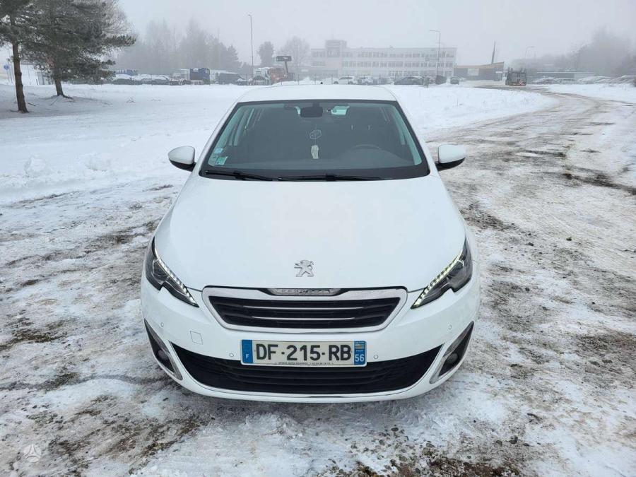 White Peugeot 308 2014 in Taurage, with an engine capacity of 1.20 L and mileage of 185 thousand km for 5200 €, photo 3 on AUTOMOTO.COM.LV