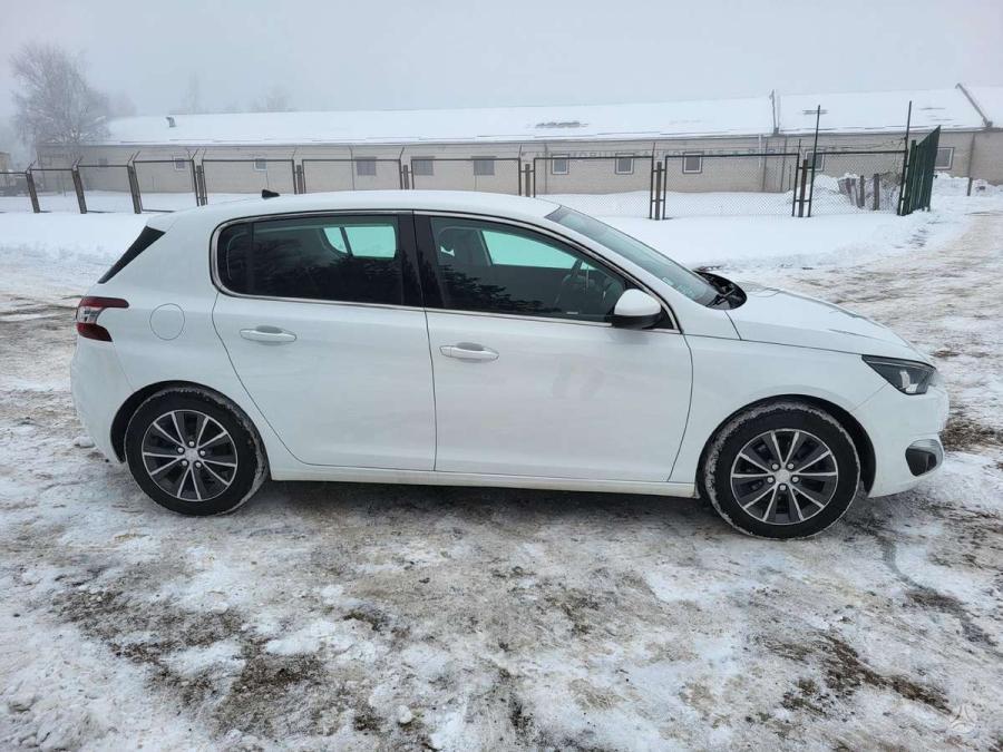 White Peugeot 308 2014 in Taurage, with an engine capacity of 1.20 L and mileage of 185 thousand km for 5200 €, photo 7 on AUTOMOTO.COM.LV
