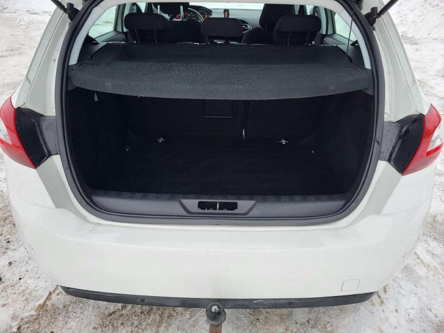 White Peugeot 308 2014 in Taurage, with an engine capacity of 1.20 L and mileage of 185 thousand km for 5200 €, photo 17 on AUTOMOTO.COM.LV