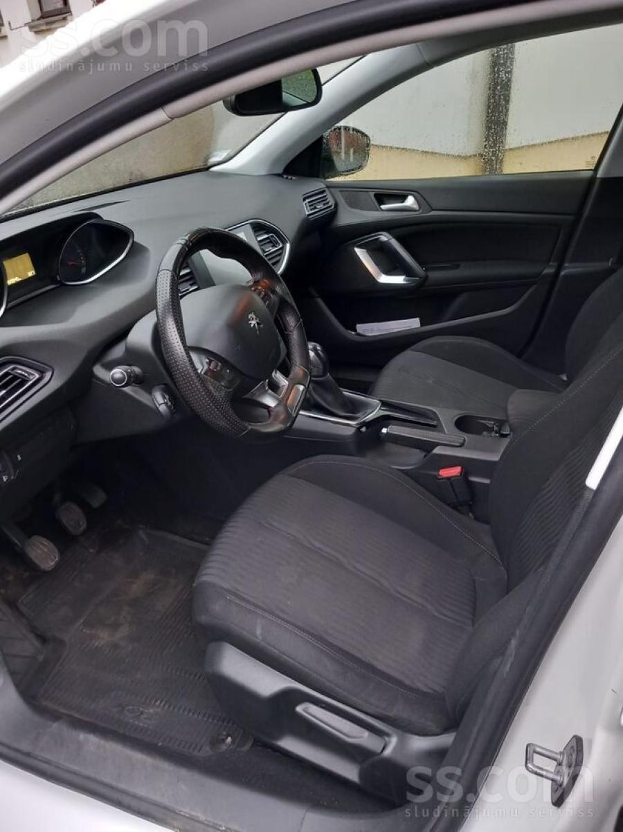 White Peugeot 308 2015 in Riga, with an engine capacity of 1.60 L and mileage of 161 thousand km for 3900 €, photo 4 on AUTOMOTO.COM.LV