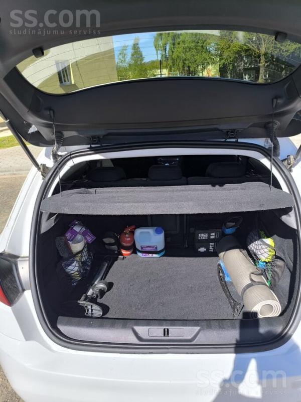 White Peugeot 308 2015 in Rezekne, with an engine capacity of 1.60 L and mileage of 166 thousand km for 6100 €, photo 8 on AUTOMOTO.COM.LV