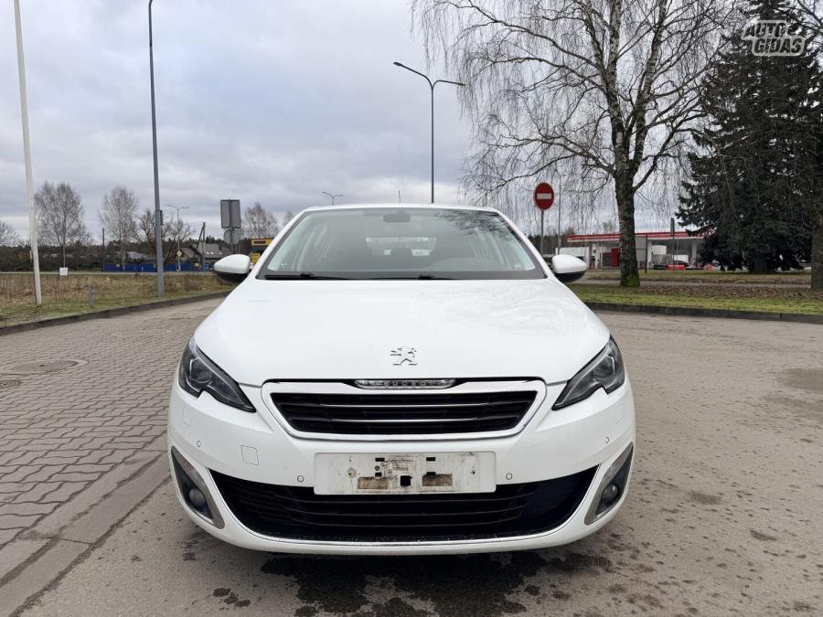 White Peugeot 308 2015 in Taurage, with an engine capacity of 1.20 L and mileage of 115 thousand km for 4499 €, photo 2 on AUTOMOTO.COM.LV
