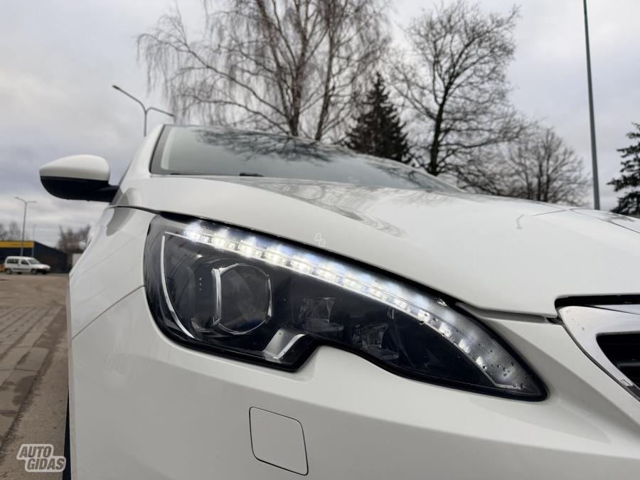 White Peugeot 308 2015 in Taurage, with an engine capacity of 1.20 L and mileage of 115 thousand km for 4499 €, photo 4 on AUTOMOTO.COM.LV
