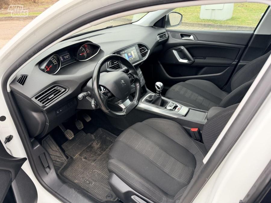 White Peugeot 308 2015 in Taurage, with an engine capacity of 1.20 L and mileage of 115 thousand km for 4499 €, photo 18 on AUTOMOTO.COM.LV