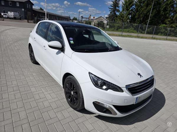 Белый Пежо 308 2015 в Таураге, объемом двигателя 1.20 л и пробегом 166 тыс. км за 4500 €, фото 2 на AUTOMOTO.COM.LV