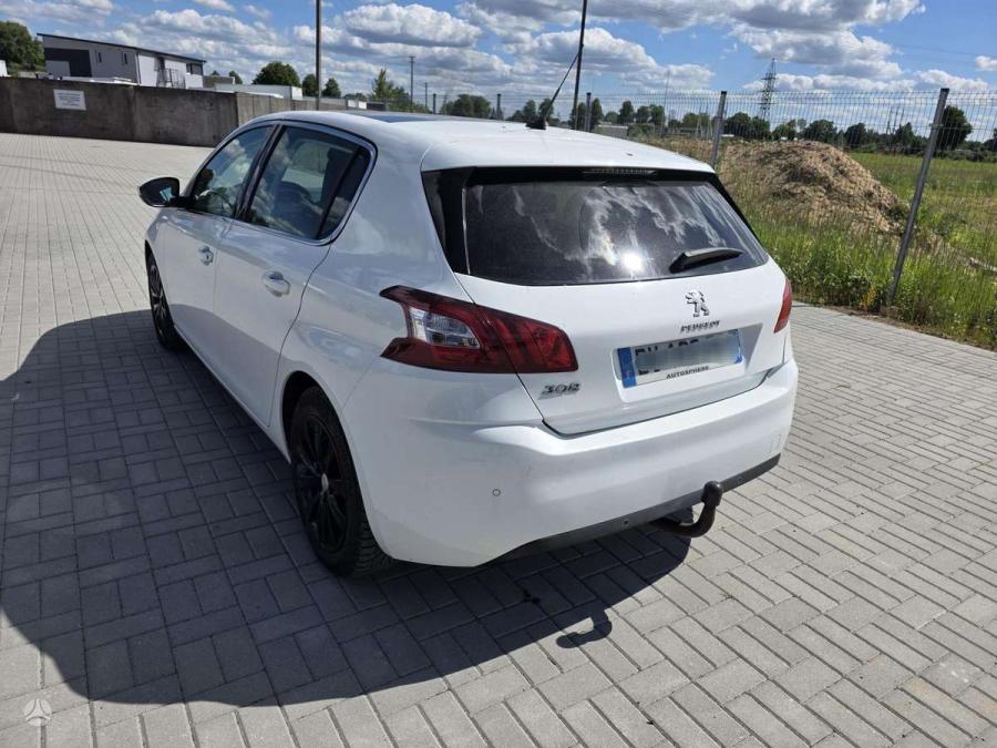 Balts Peugeot 308 2015 Tauragė, ar dzinēja tilpumu 1.20 L un nobraukumu 166 tūkst. km par 4500 €, foto 5 vietnē AUTOMOTO.COM.LV