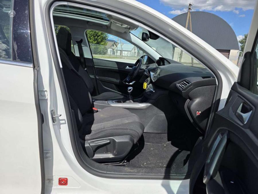 Balts Peugeot 308 2015 Tauragė, ar dzinēja tilpumu 1.20 L un nobraukumu 166 tūkst. km par 4500 €, foto 6 vietnē AUTOMOTO.COM.LV