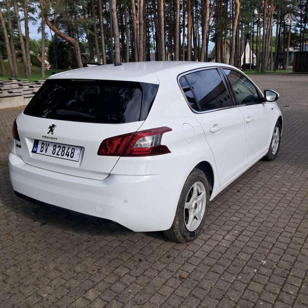 White Peugeot 308 2015 in Skaudvile, with an engine capacity of 1.56 L and mileage of 227 thousand km for 2950 €, photo 4 on AUTOMOTO.COM.LV