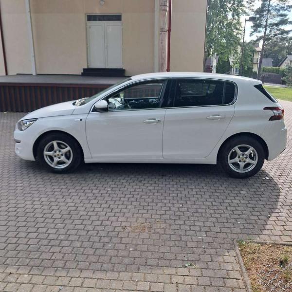 White Peugeot 308 2015 in Skaudvile, with an engine capacity of 1.56 L and mileage of 227 thousand km for 2950 €, photo 5 on AUTOMOTO.COM.LV